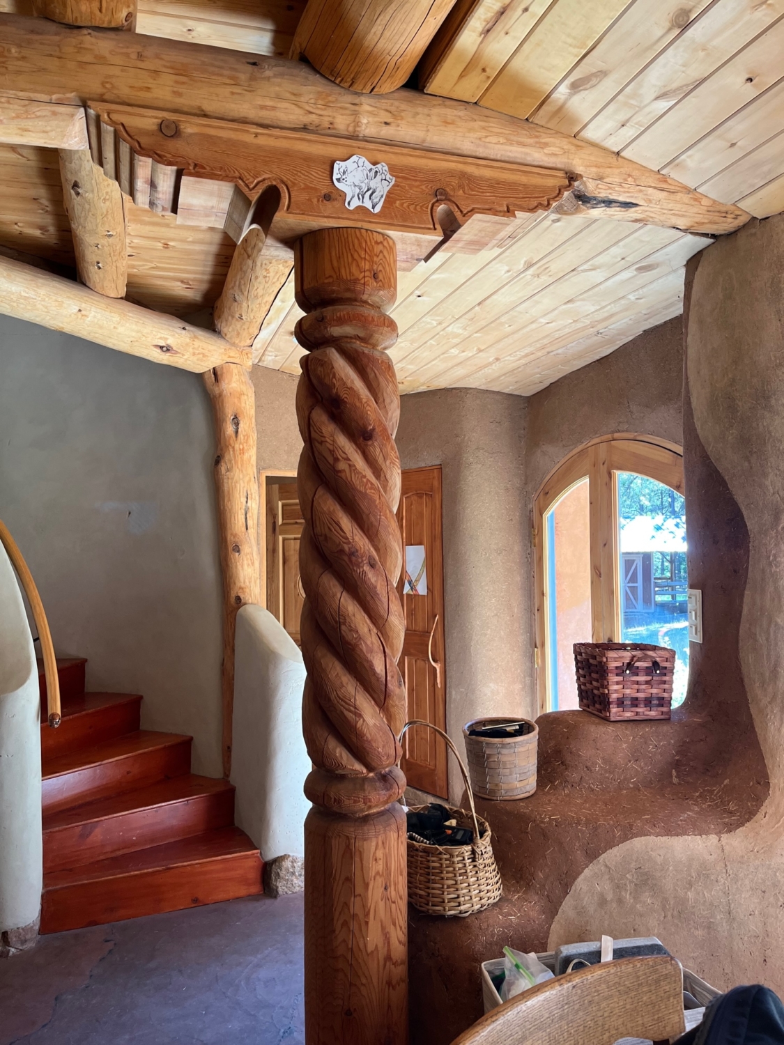 A Hobbit House! | The Stiletto Gang